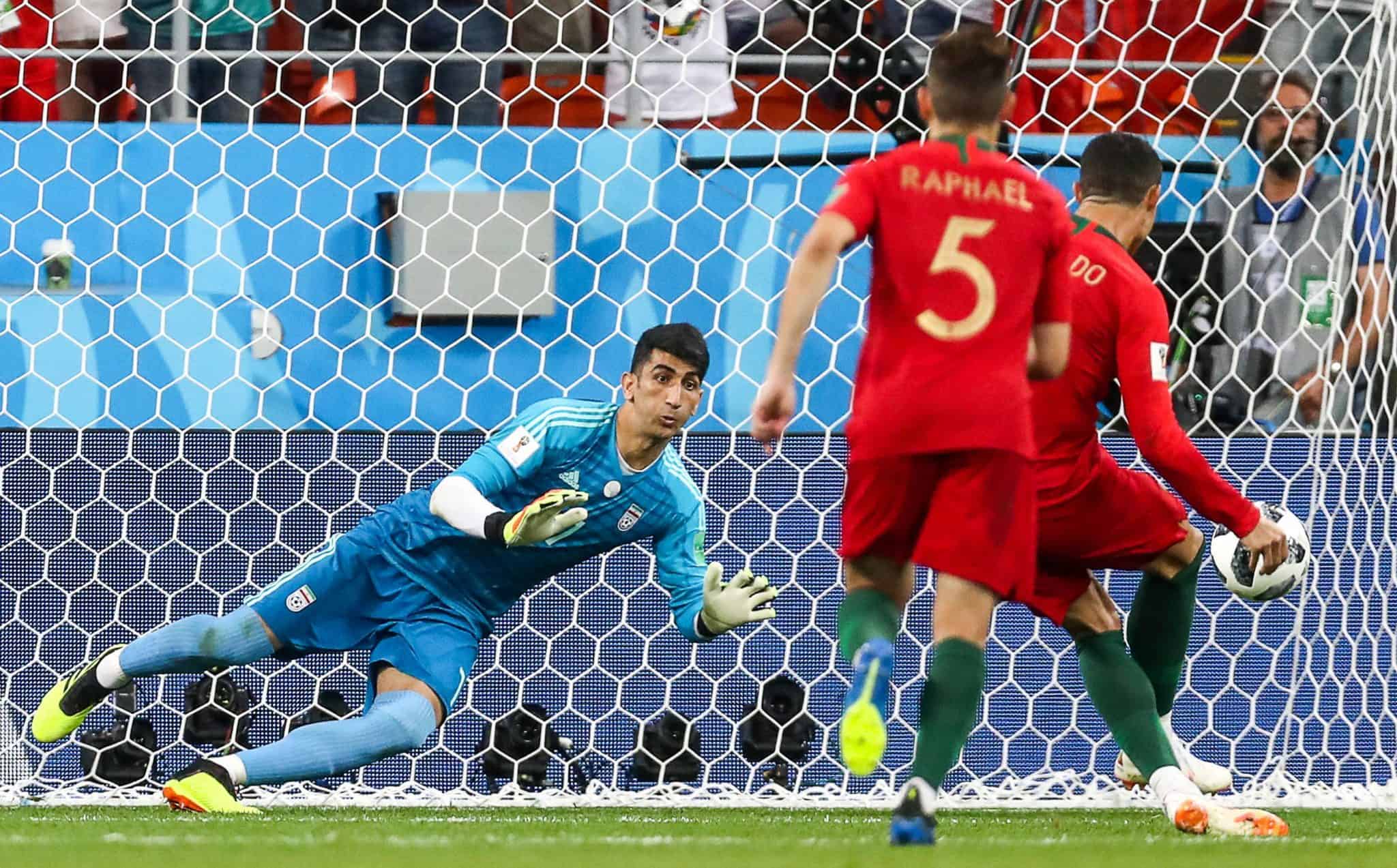 Alireza Beiranvand Bio: Transfers, Salary, Stats, Wife & Career ...
