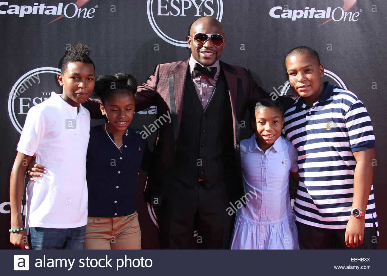Floyd Mayweather, Jr. with his childrens in 2014 ESPYS Awards - Players Bio
