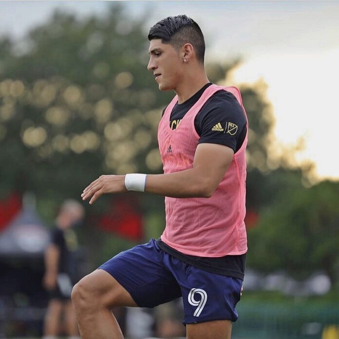 Alan Pulido- Salary, FIFA 21, Team, Kidnapping & Wife - Players Bio