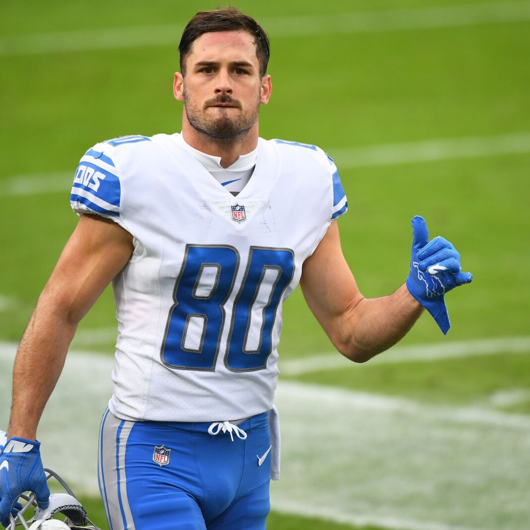 12 Best Looking NFL Players - Players Bio