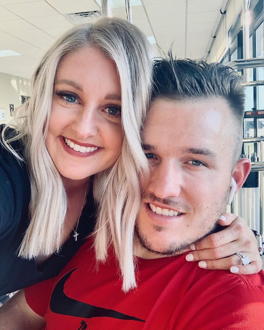 Mike-Jessica-In-Relationship - Players Bio