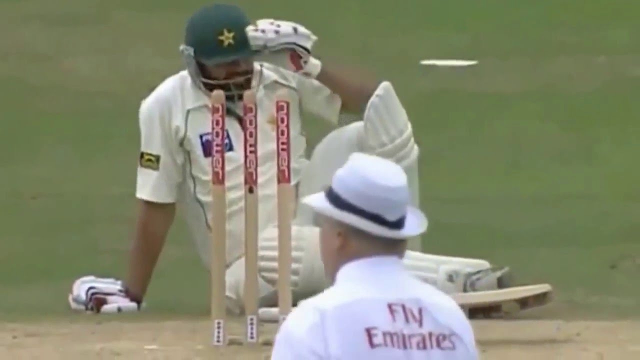 Top 10 Funniest Moments in History of Cricket - Players Bio