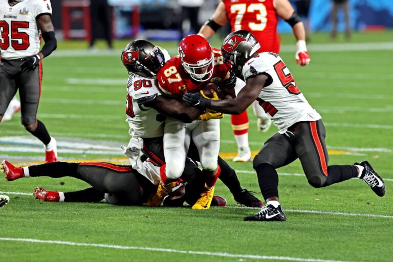 Ranking 13 Biggest Tackles in NFL History - Players Bio