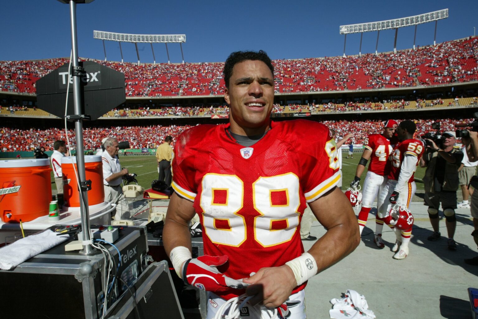 Tony Gonzalez Wife: Everything About October Gonzalez - Players Bio
