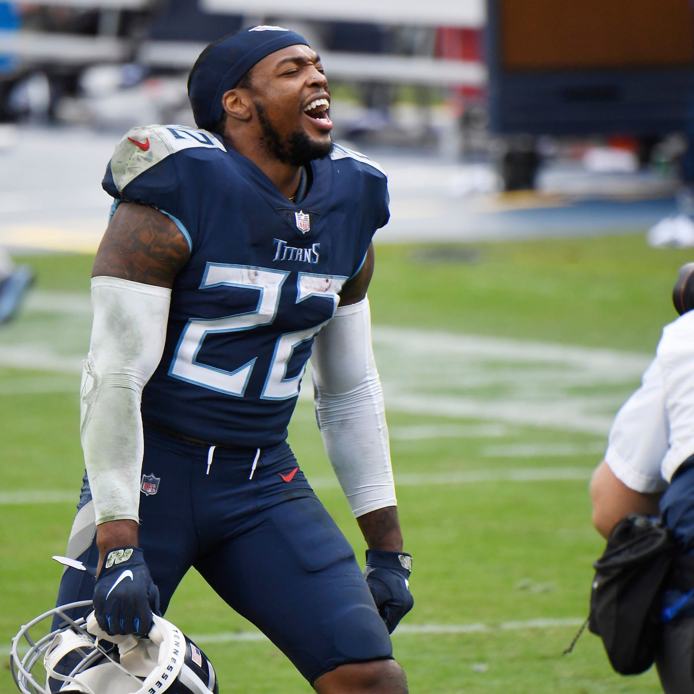 derrick-henry-in-the-field - Players Bio
