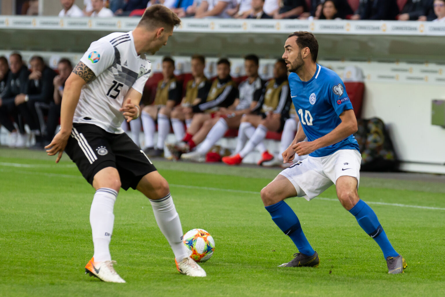 12 Best Defensive Midfielders in Football - Players Bio