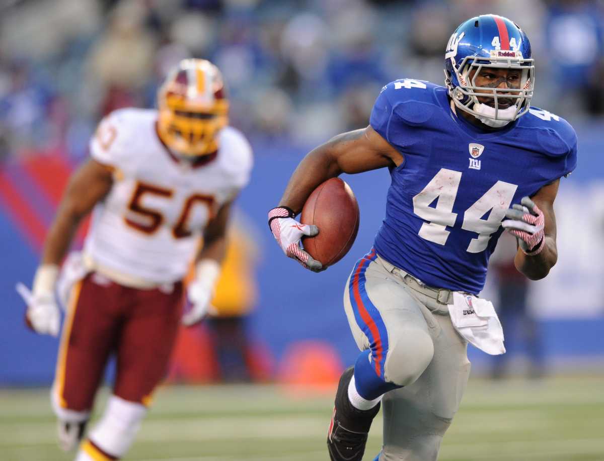 running-back-with-ball - Players Bio