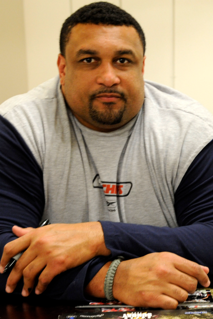 12 Best NFL Linemen Of All Time - Players Bio