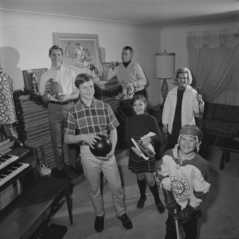 Mr. Hockey: Gordie Howe Bio & Net Worth - Players Bio