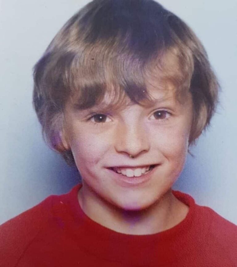 Know About The Magician Chris Melling - Players Bio