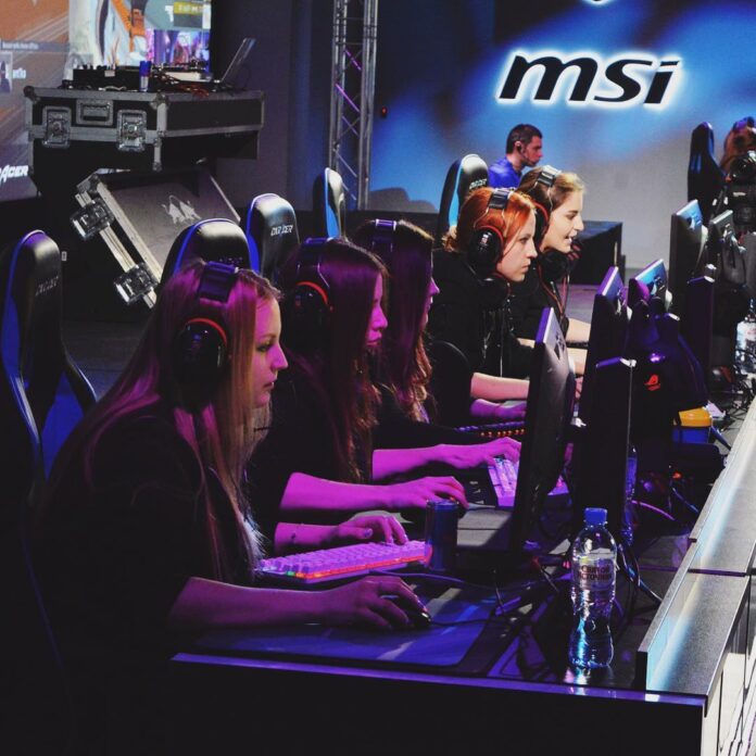 Richest Top 8 Female Gamers - Players Bio