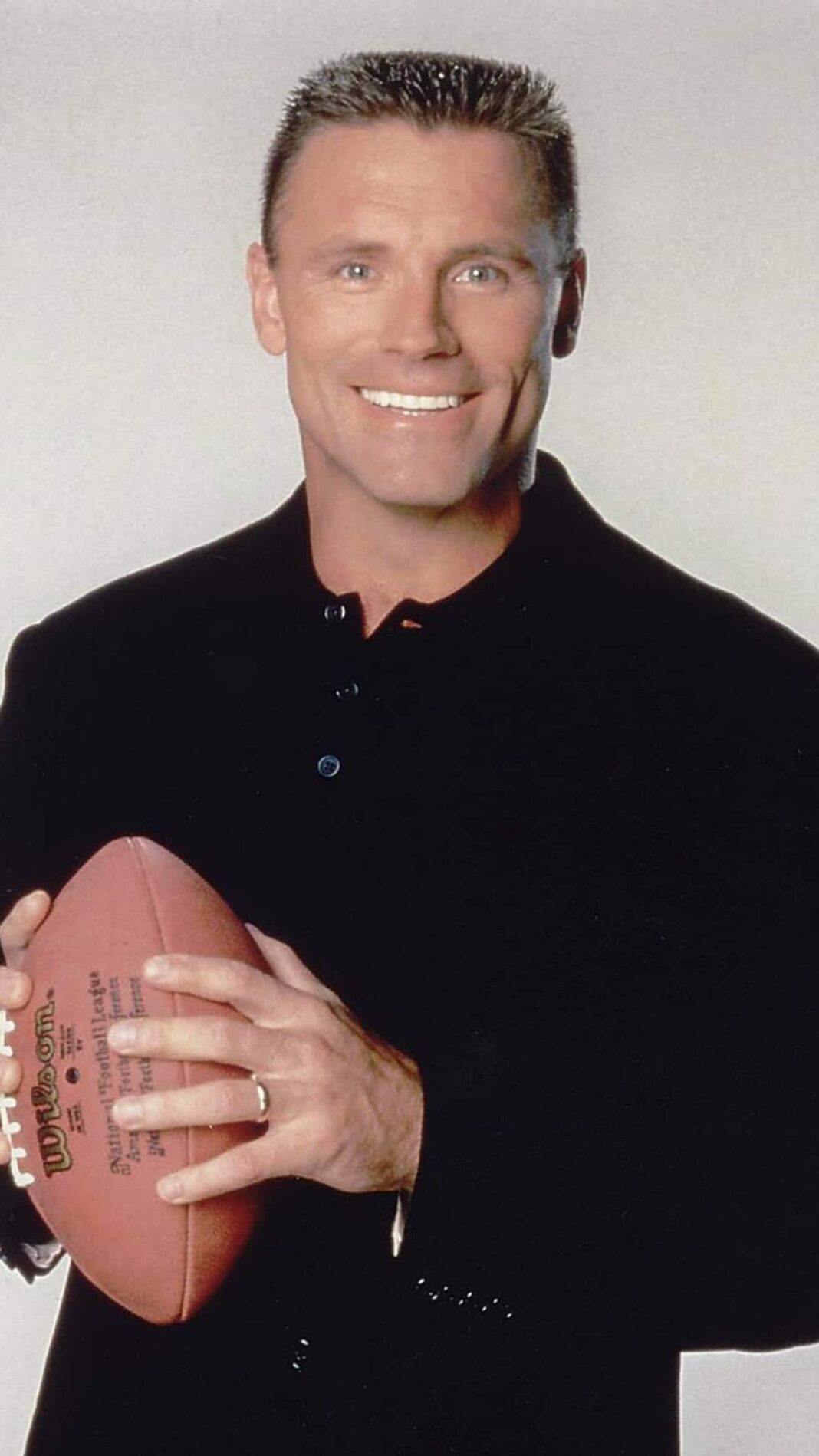 Howie Long Bio: Career, Net Worth, College & Wife - Players Bio