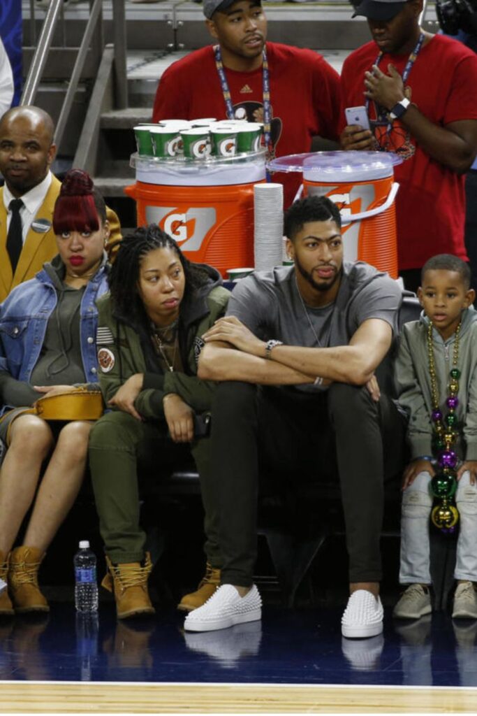 Anthony Davis's Sisters: Antionette & Iesha Davis Details - Players Bio