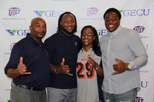 Aaron Jones Bio: NFL, Girlfriend & Net Worth - Players Bio