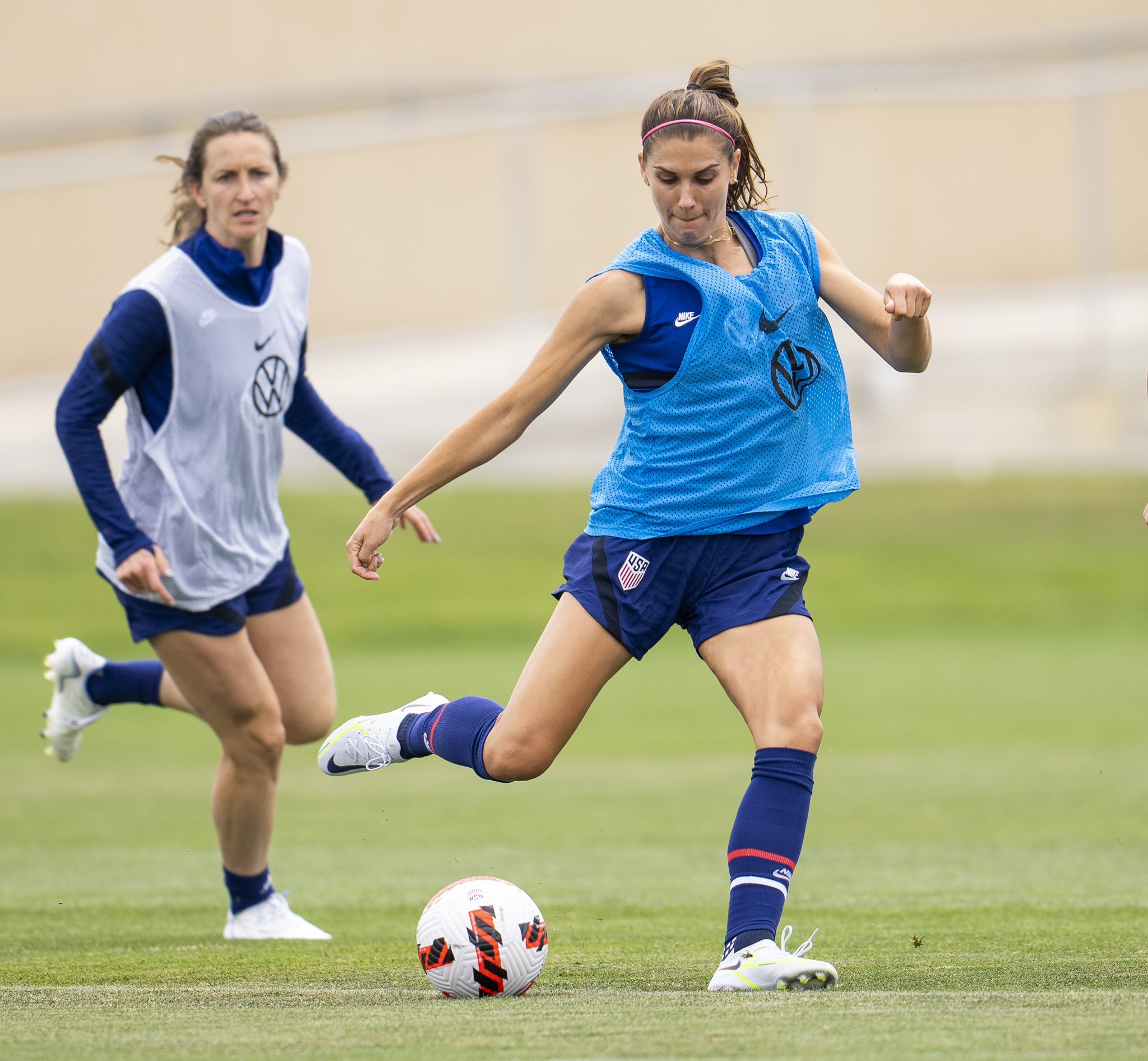 10 Best Female Twitter Athletes Accounts to Follow - Players Bio
