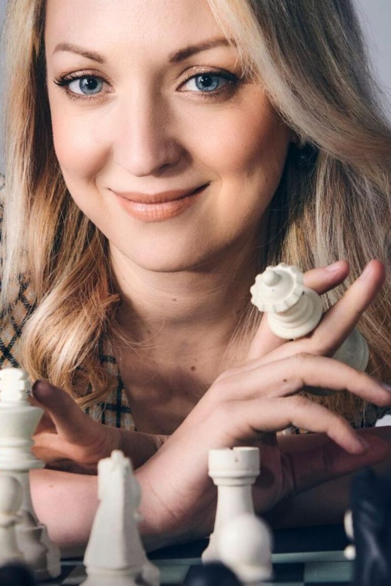 19 Hot Chess Players - Players Bio