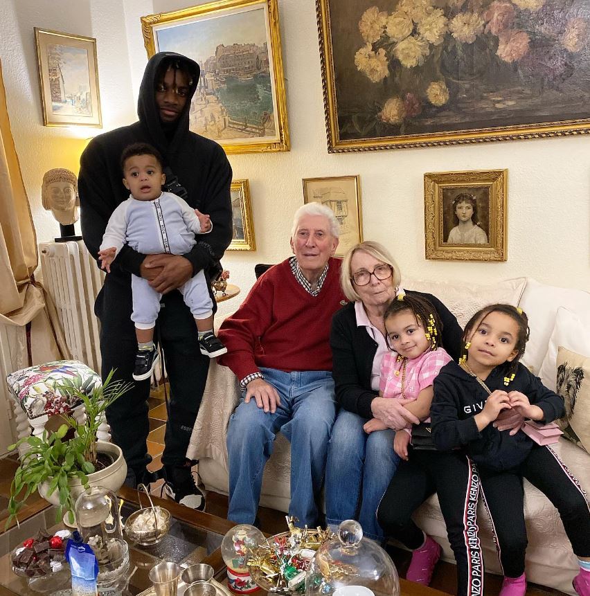 Allan Saint-Maximin with his parents and children - Players Bio