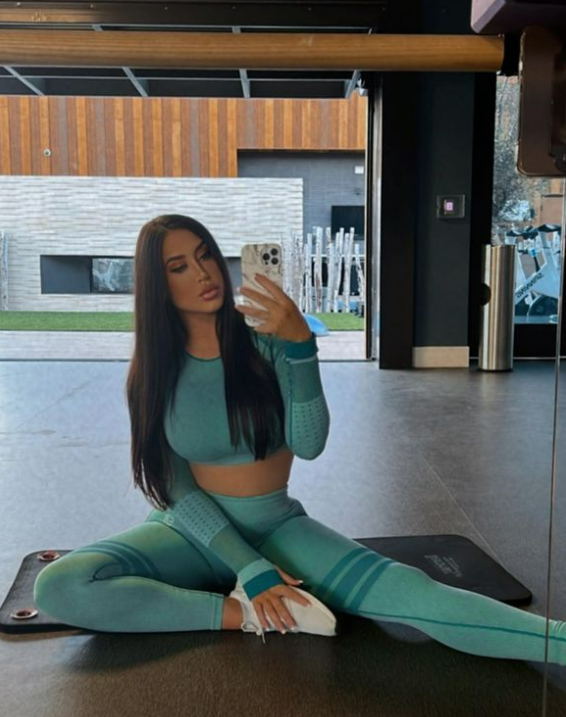 Maralee Nichols is a fitness trainer - Players Bio