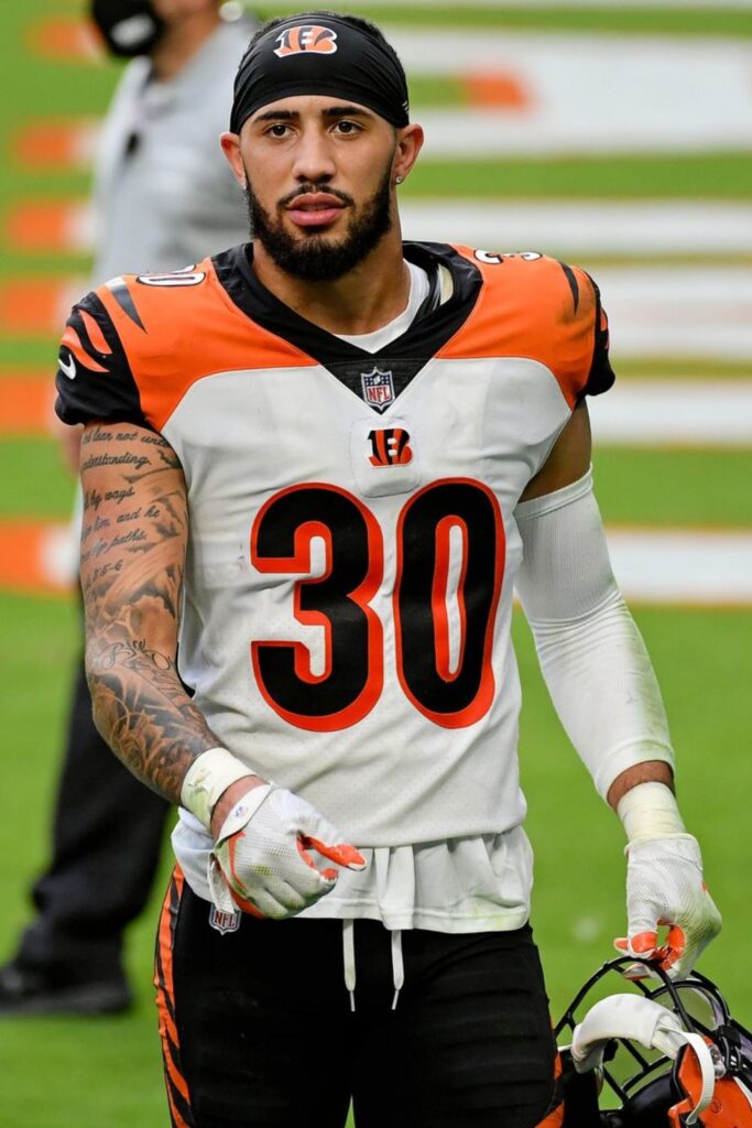 Jessie Bates Girlfriend: Bio, Net Worth & More - Players Bio