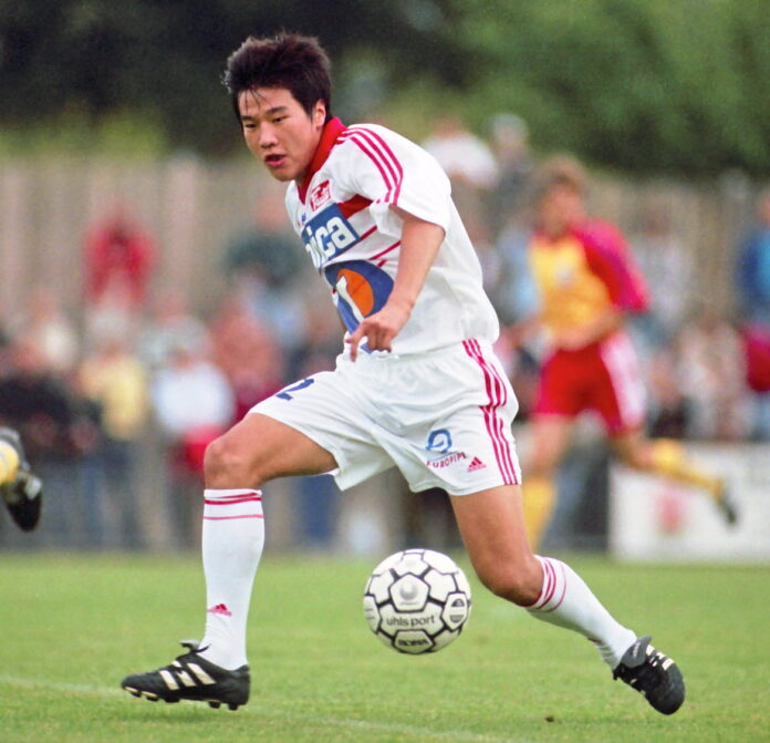 Top 10 Best Chinese Soccer Players Of All Time - Players Bio