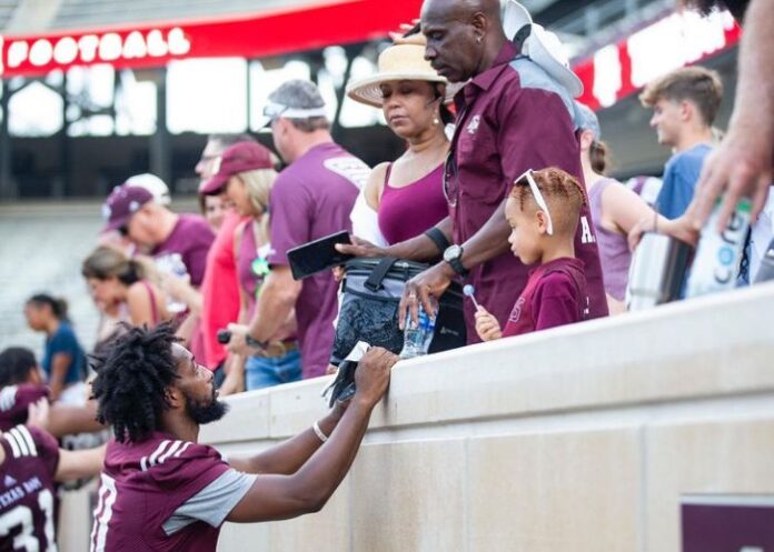 Ainias Smith Bio: Family, Injury And Arrest! - Players Bio