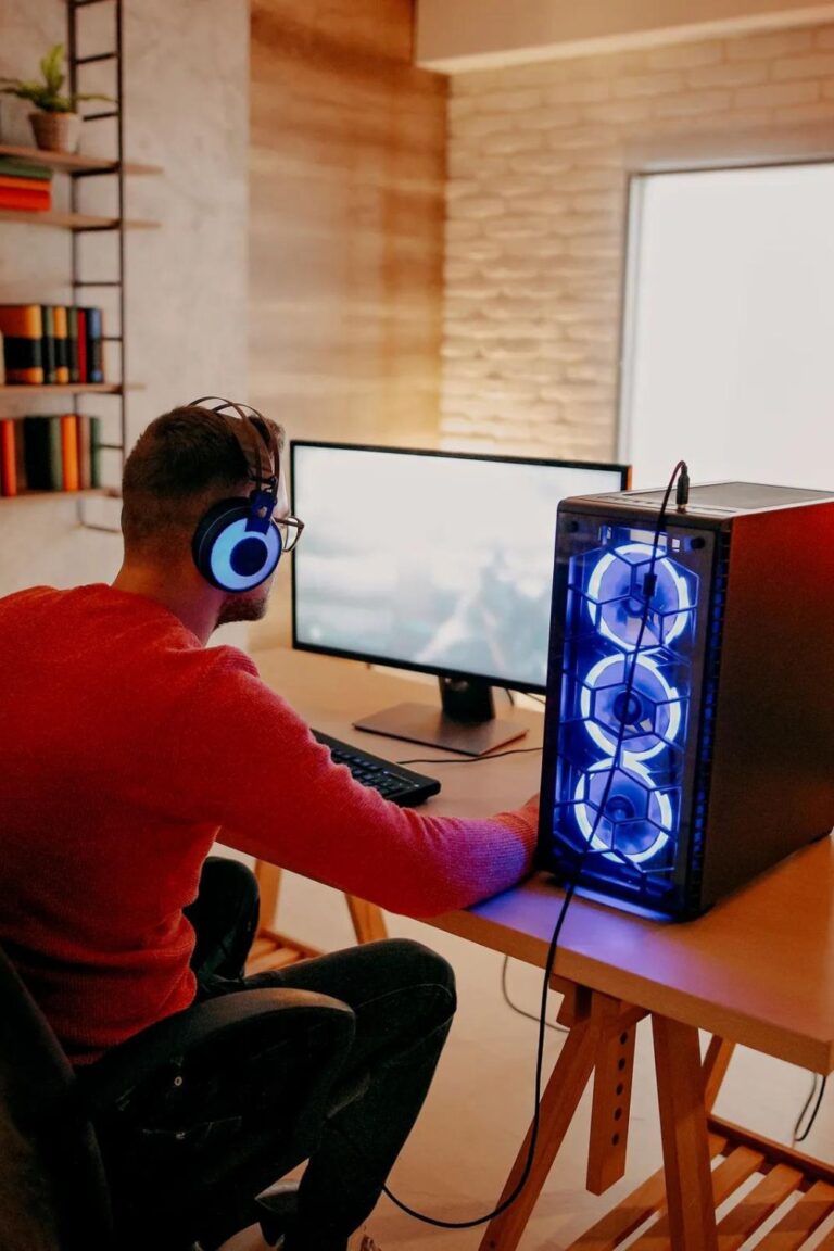 PC Gamer: 10 Best PC Games - Players Bio