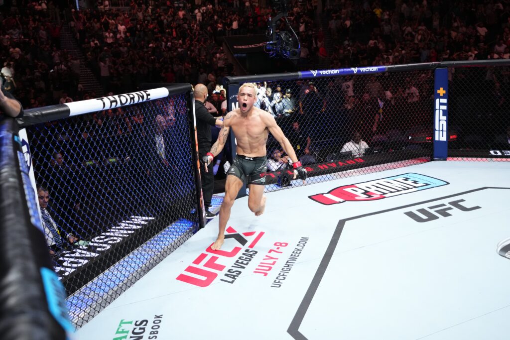 MMA: Bryan Battle Win - 14 Seconds Win Against Gabe Green - Players Bio