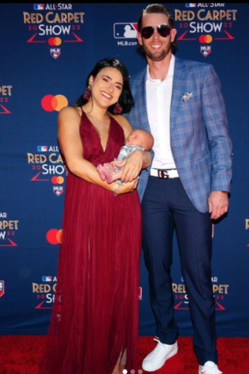 Jeff McNeil with wife & son - Players Bio