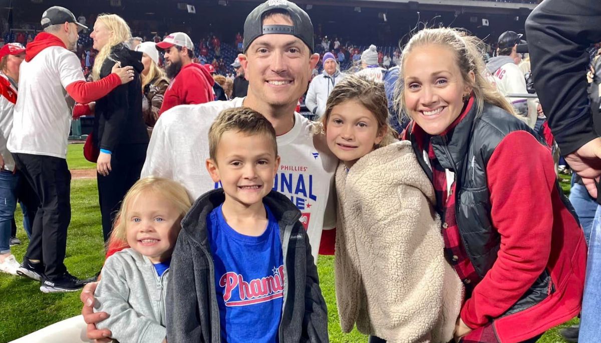 Who Is Elizabeth Gibson? Kyle Gibson Wife- Married Life And Kid - Players Bio