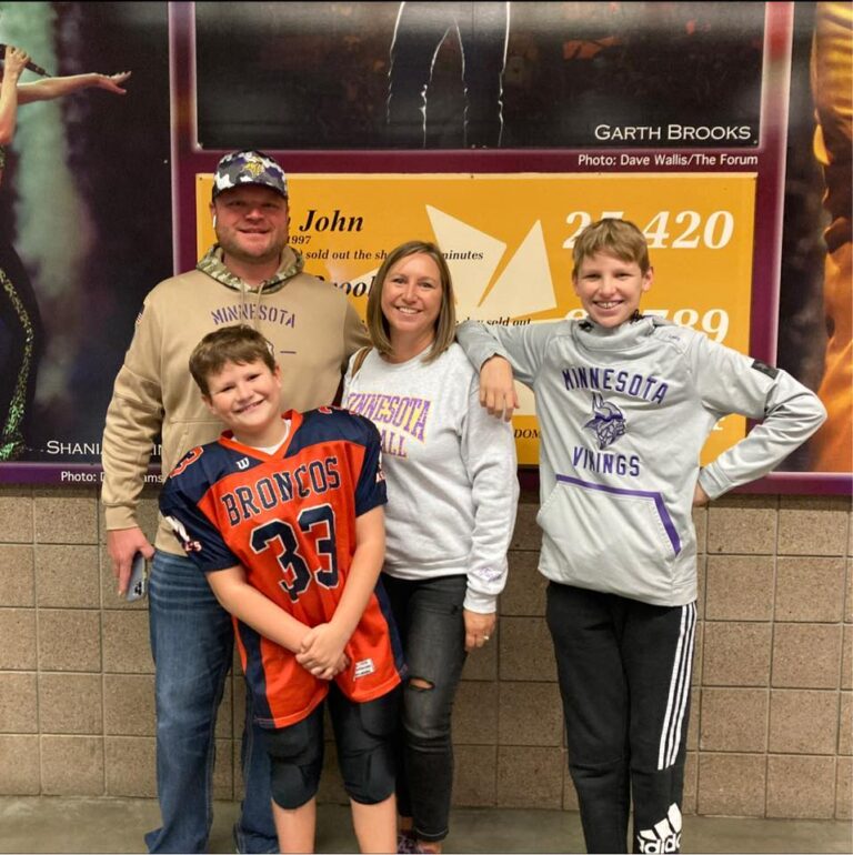 Does Adam Thielen Have A Brother? Sister Amanda Welken And Family ...