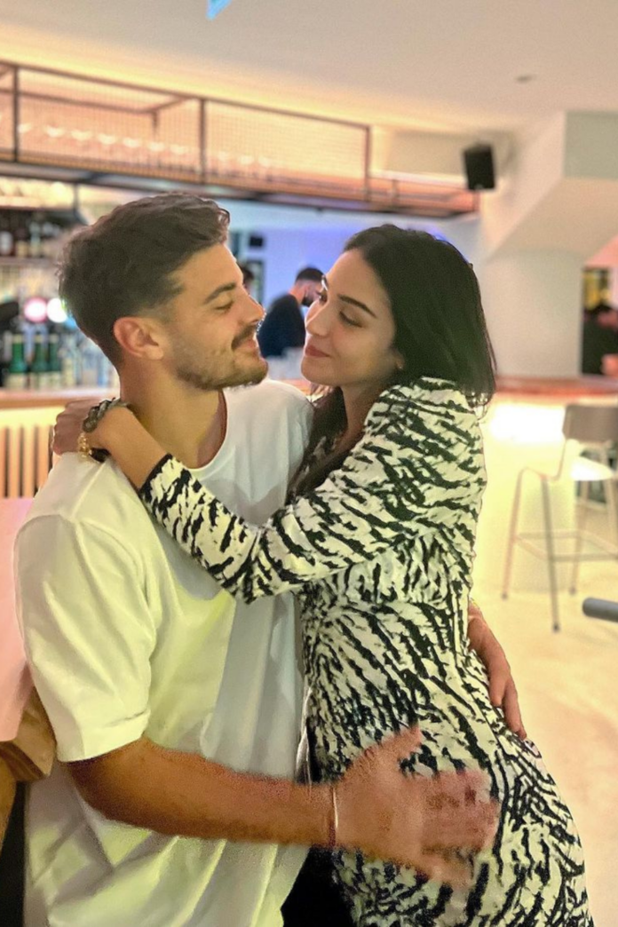Romain Ntamack Girlfriend Lili Lopez Is A Real Estate Agent - Players Bio