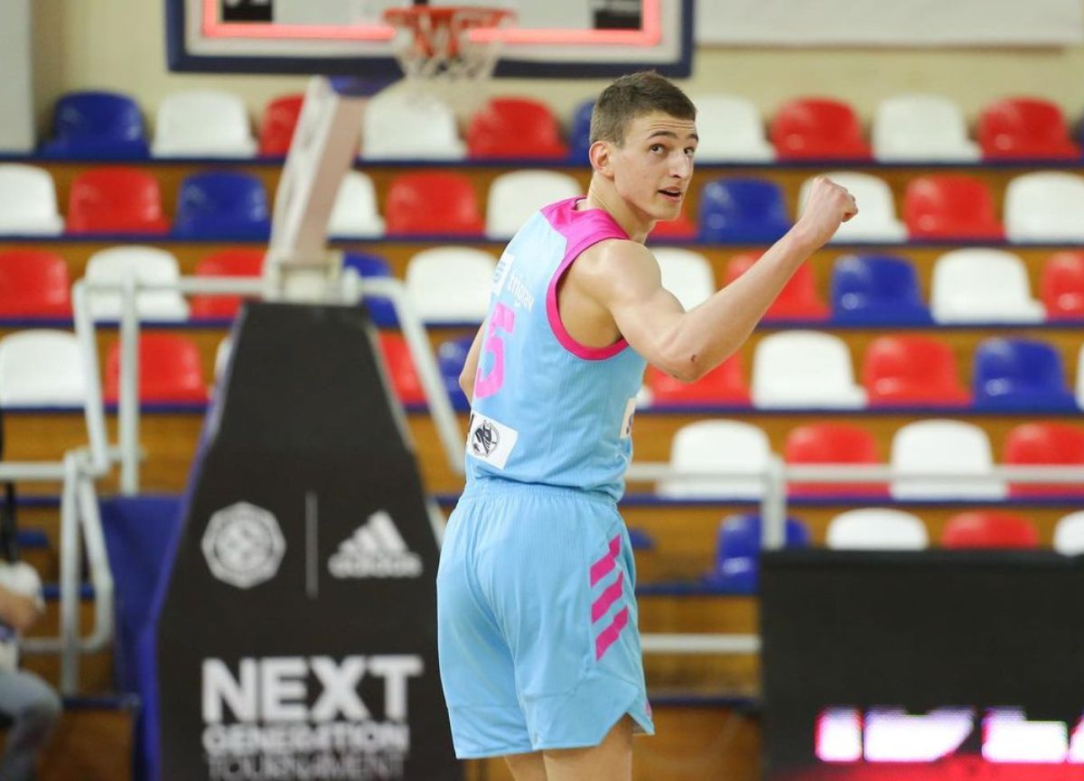 Does Nikola Jović Have A Brother? Meet Parents And Family - Players Bio