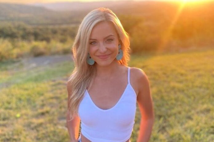 Angela Cole Wiki And Age: QB Peyton Hillis Girlfriend - Players Bio