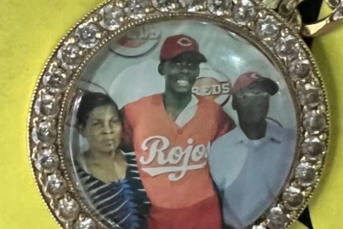 Elly De La Cruz Parents: Mother Carmen And Father Antonio - Players Bio