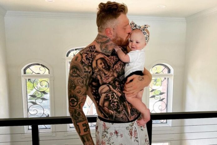 Maxx Crosby Kids: Daughter Ella With Wife Rachel Washburn - Players Bio