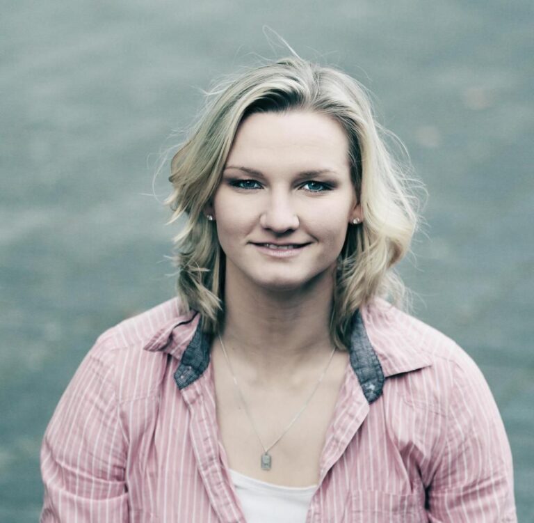 Alexandra Popp Parents Andreas And Iris Popp Are Her Inspiration ...