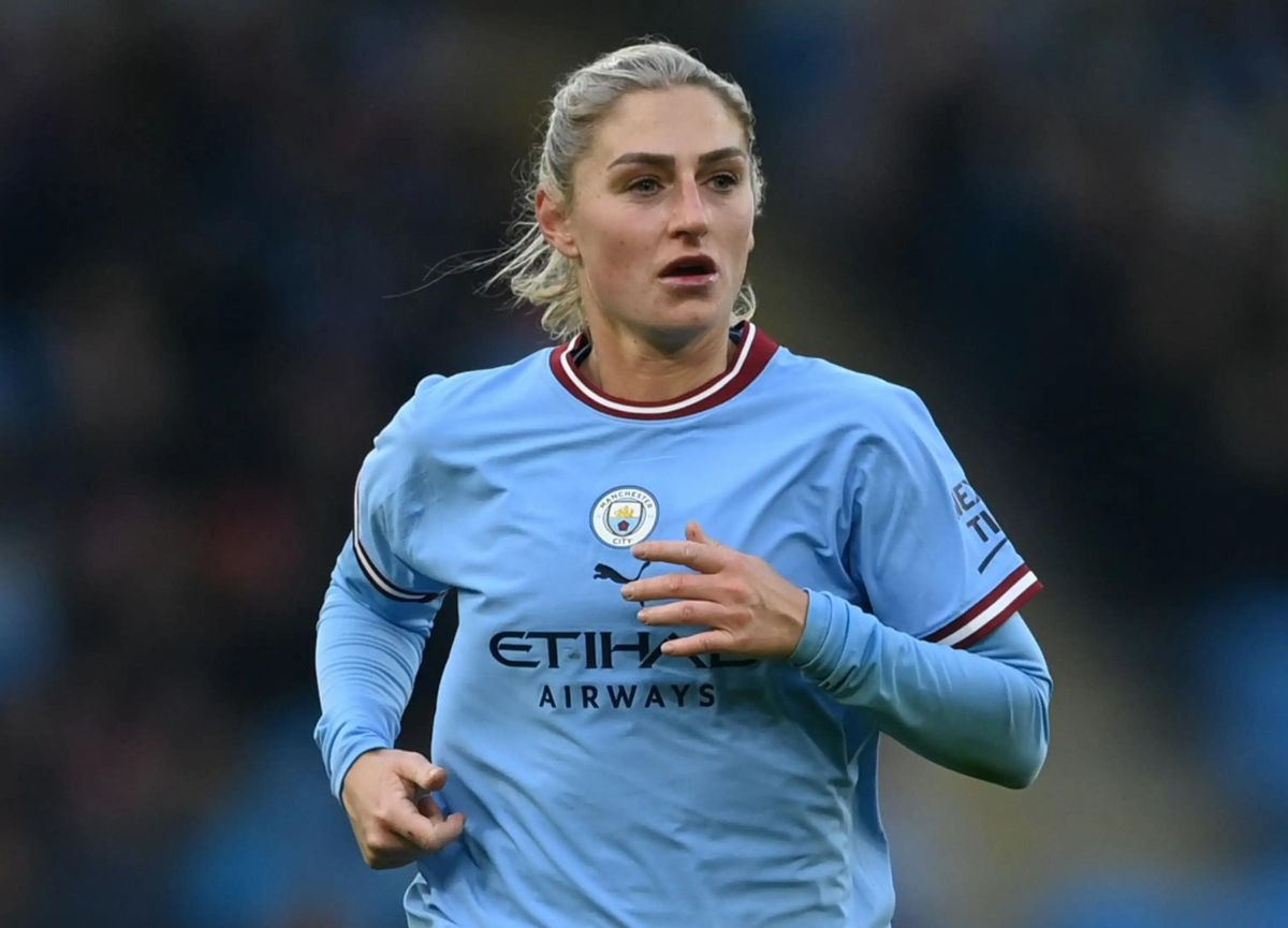 Laura Coombs Husband: Is She Married To Partner Sean Leyland? - Players Bio