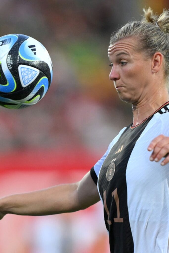 Alexandra Popp Parents Andreas And Iris Popp Are Her Inspiration ...