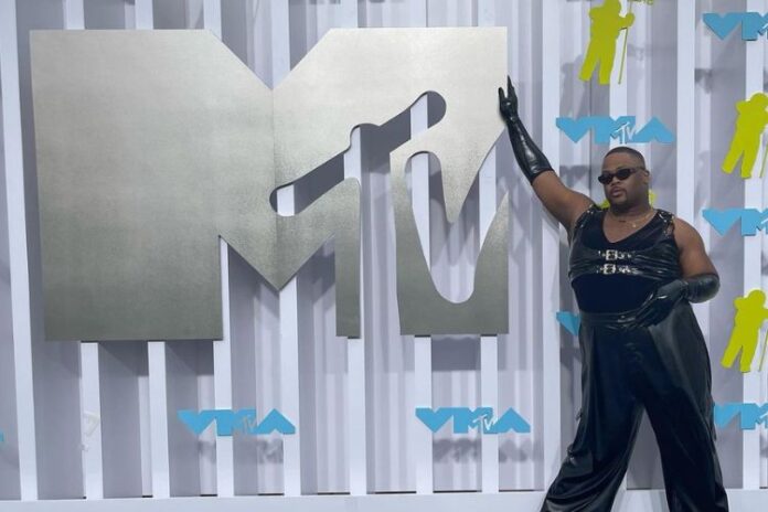 Khalen Saunders Brother Kameron Saunders Is A Taylor Swift Dancer ...