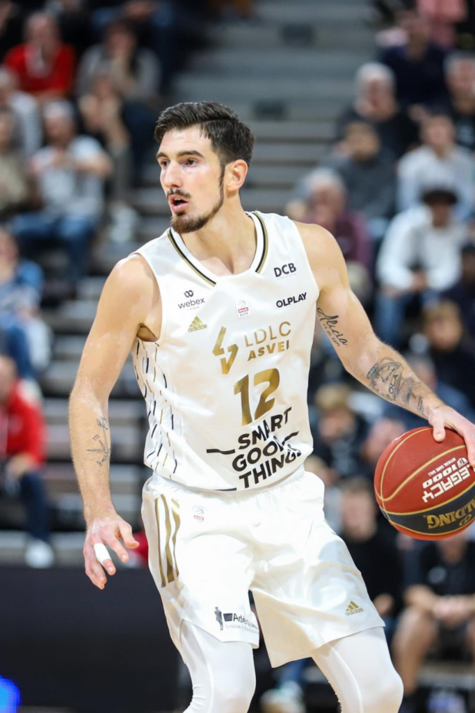 Nando De Colo Wife Veronica And Three Daughters - Players Bio