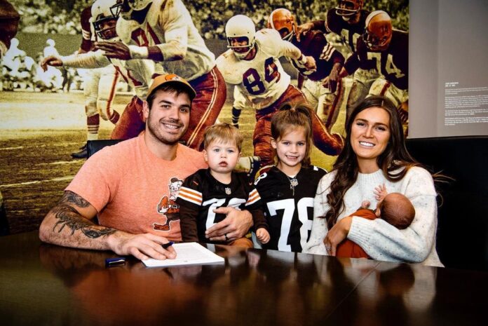 Are Tyler Conklin & Jack Conklin Related? Relationship Explained ...