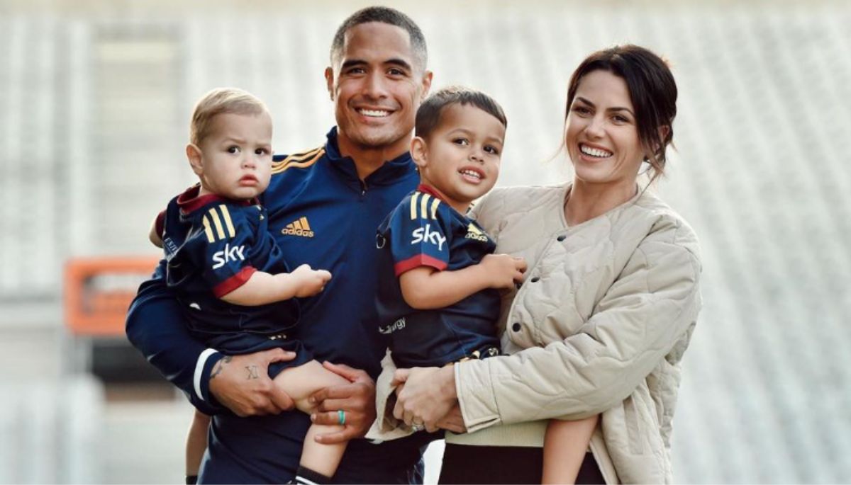 Who Is Teagan Voykovich, Rugby Aaron Smith Wife? Kids & Family ...