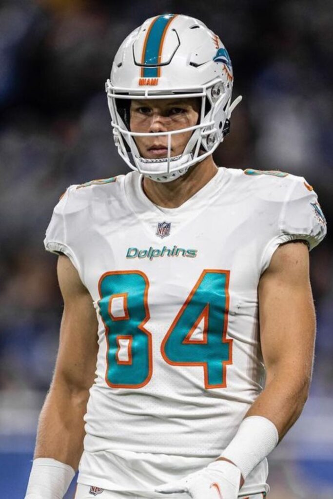 Is Hunter Long Related To Howie Long? Relationship Explained - Players Bio