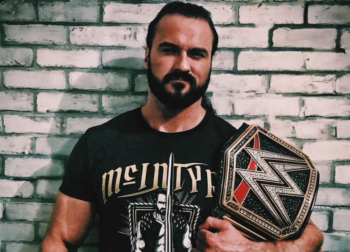 Drew McIntyre Family: Sister Cecilia, Mother Angela & Father Andrew ...