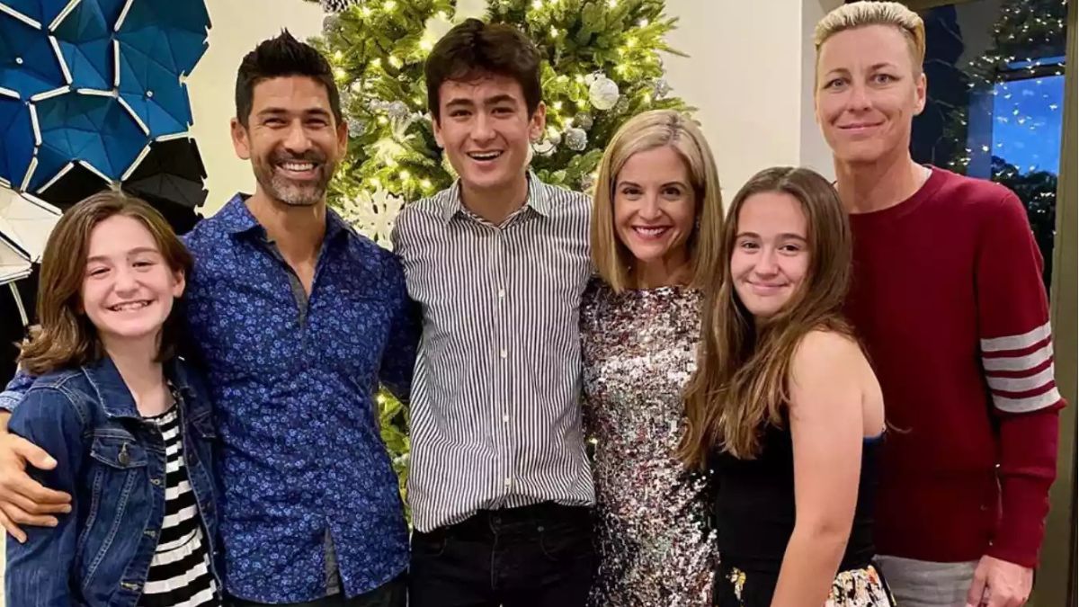 Glennon Doyle and wife Abby Wambach co-parent three kids with Doyle's ...