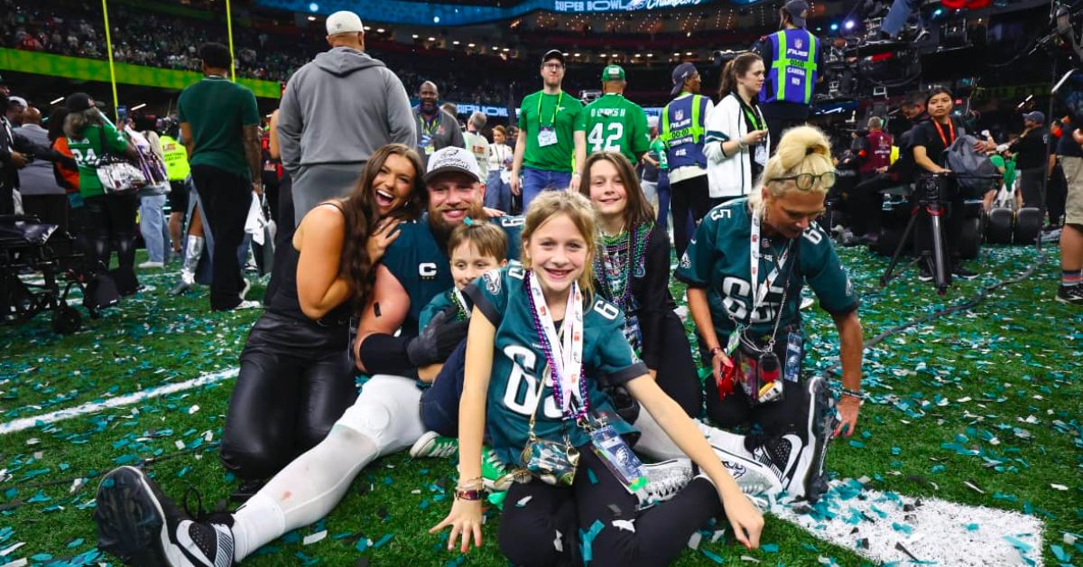 Philadelphia Eagles Football Offensive Tackle Lane Johnson And His Kids ...