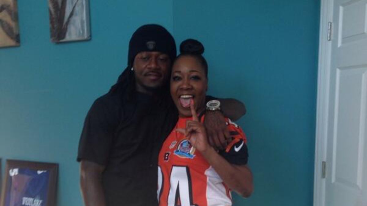 Former Football CB Pacman Jones Was Raised By His Mother, Deborah ...