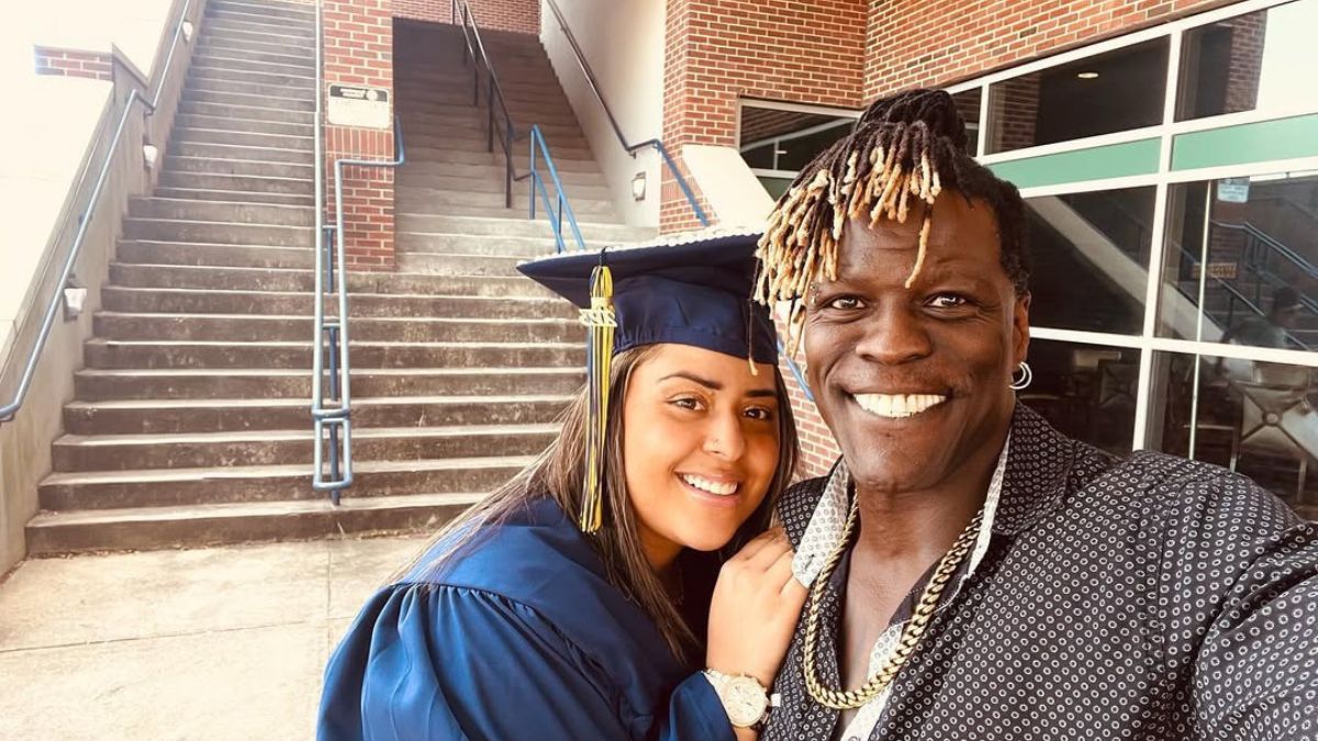 R-Truth, Longtime WWE Fan Favorite, Keeps His Parents Away From The ...