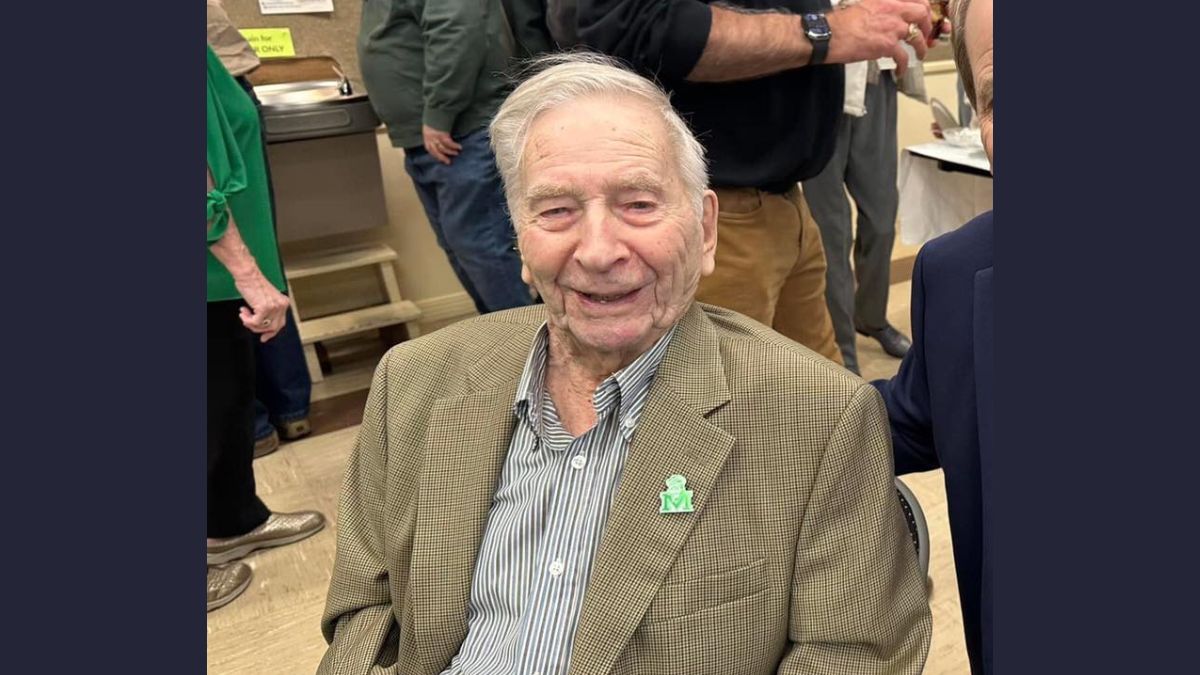 Golfer And Wounded World War II Veteran Julian Sockman, 102, Is ...